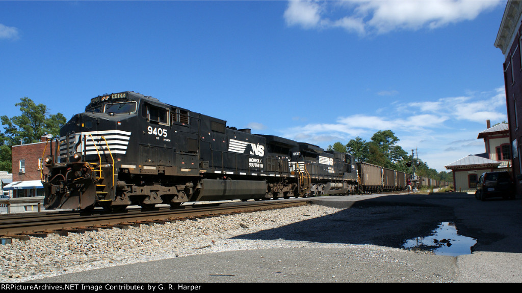 NS 9405 leads train 77A at Christiansburg